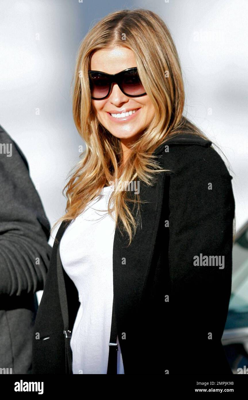 Carmen Electra shops for a new pair of boots at Fornarina on Melrose ...