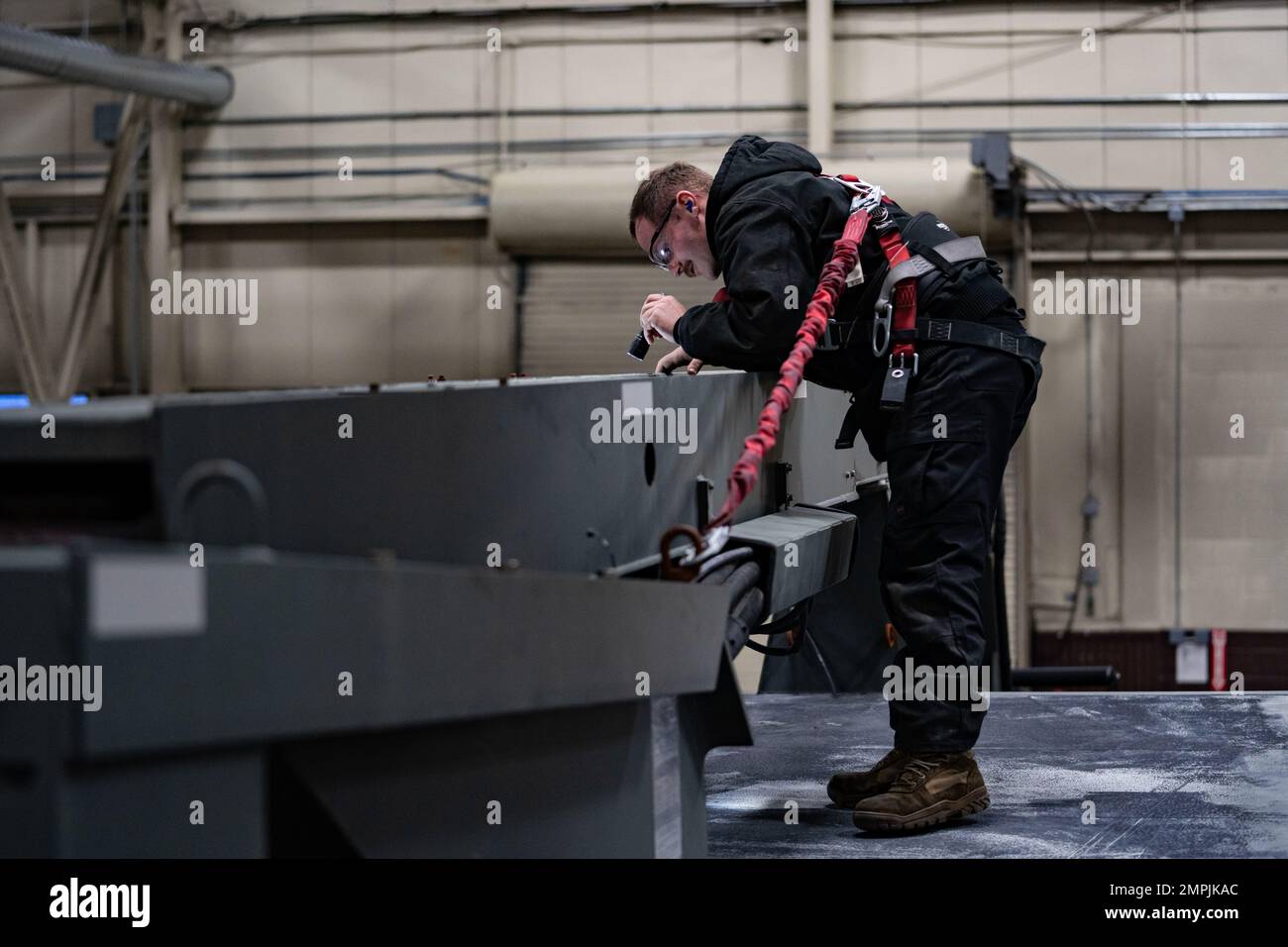 Flight line maintenance hi-res stock photography and images - Alamy