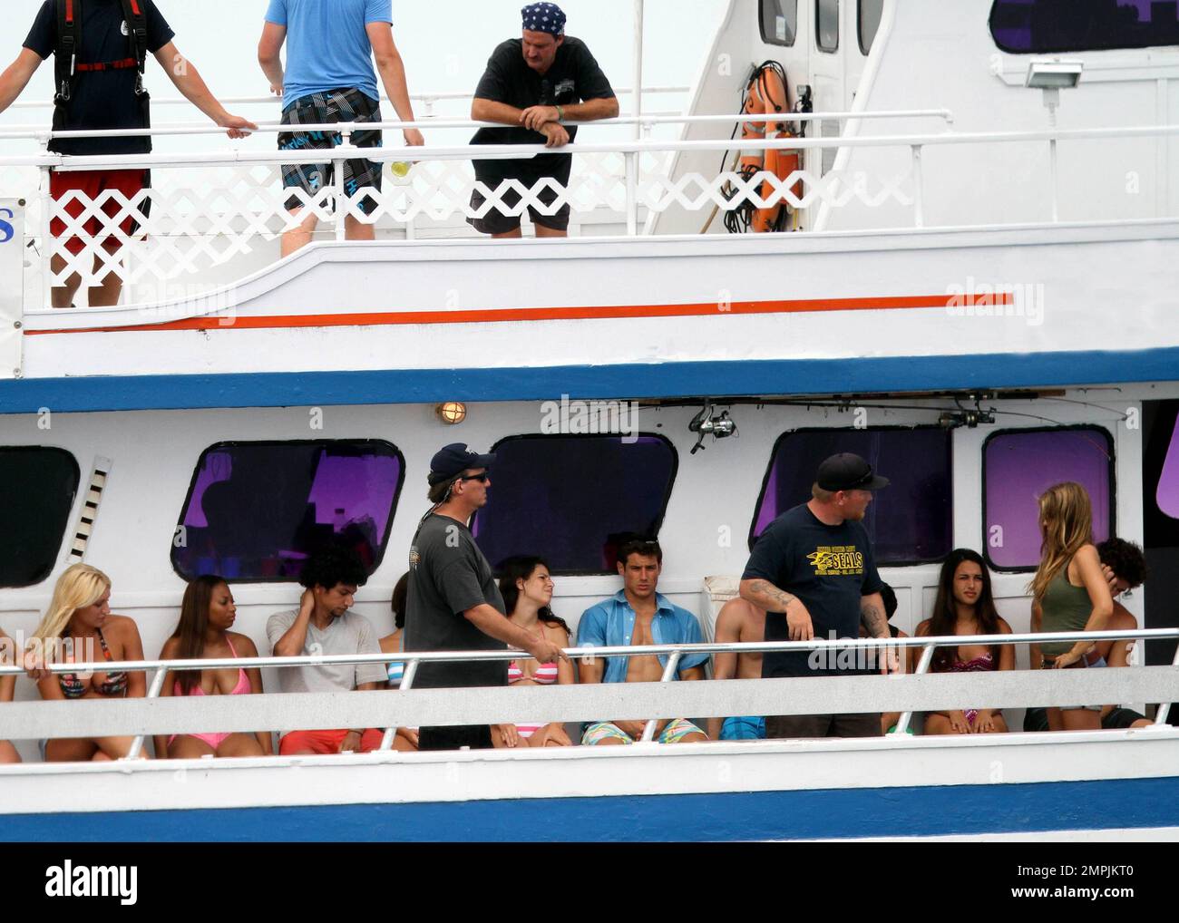 EXCLUSIVE!! While on the set of her new movie, Carmen Electra spends a ...