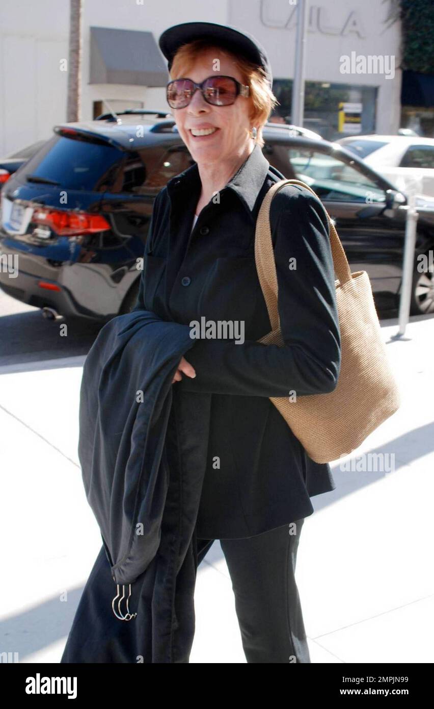 EXCLUSIVE!! Legendary actress and comedienne Carol Burnett stops in at ...