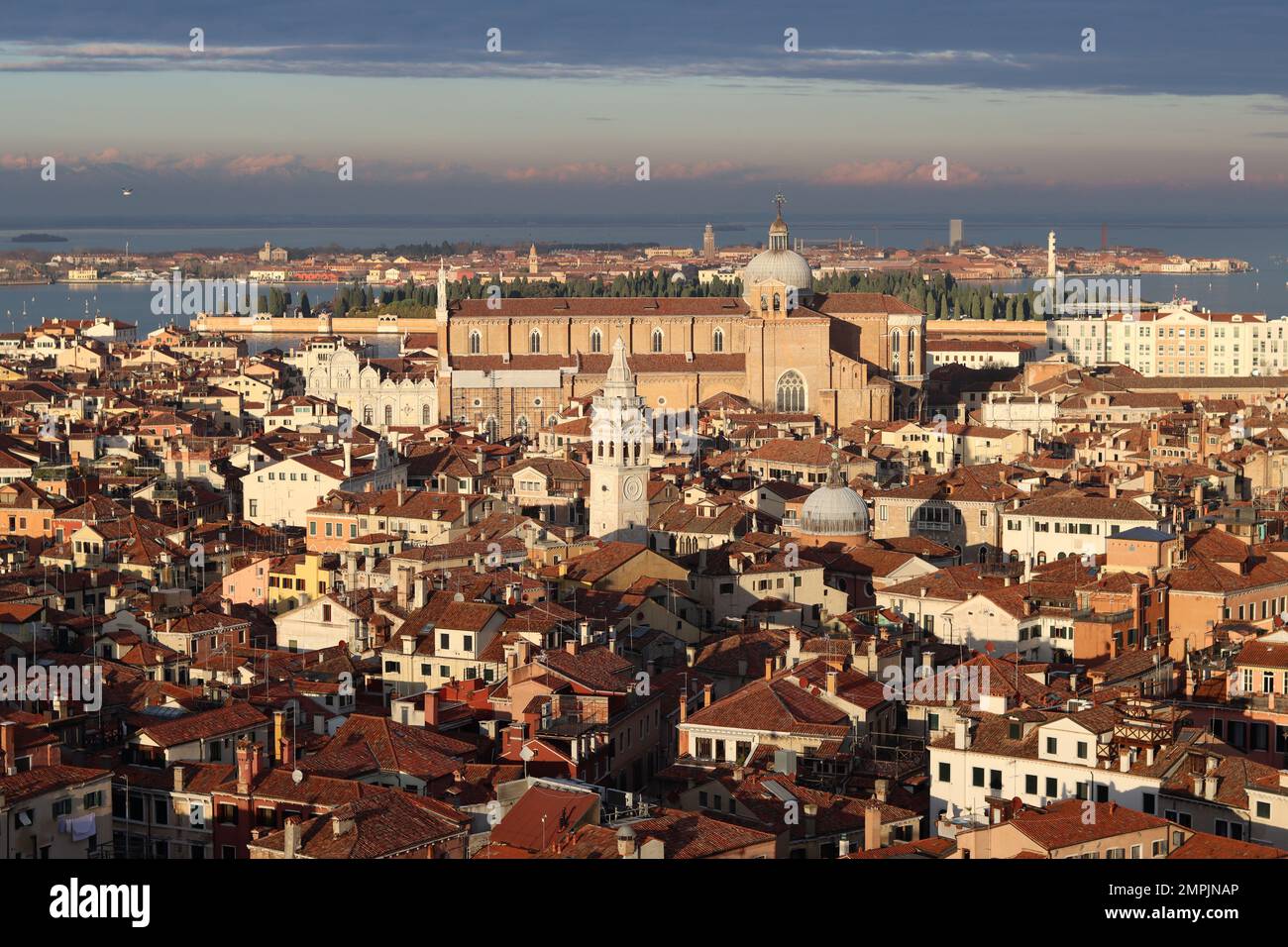 Beautiful evening in Venice. Colorful panoramic photo of famous Italian ...