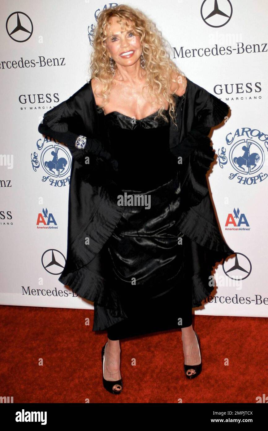 Dyan Cannon arrives at Mercedes-Benz Presents The 30th Aniversary ...
