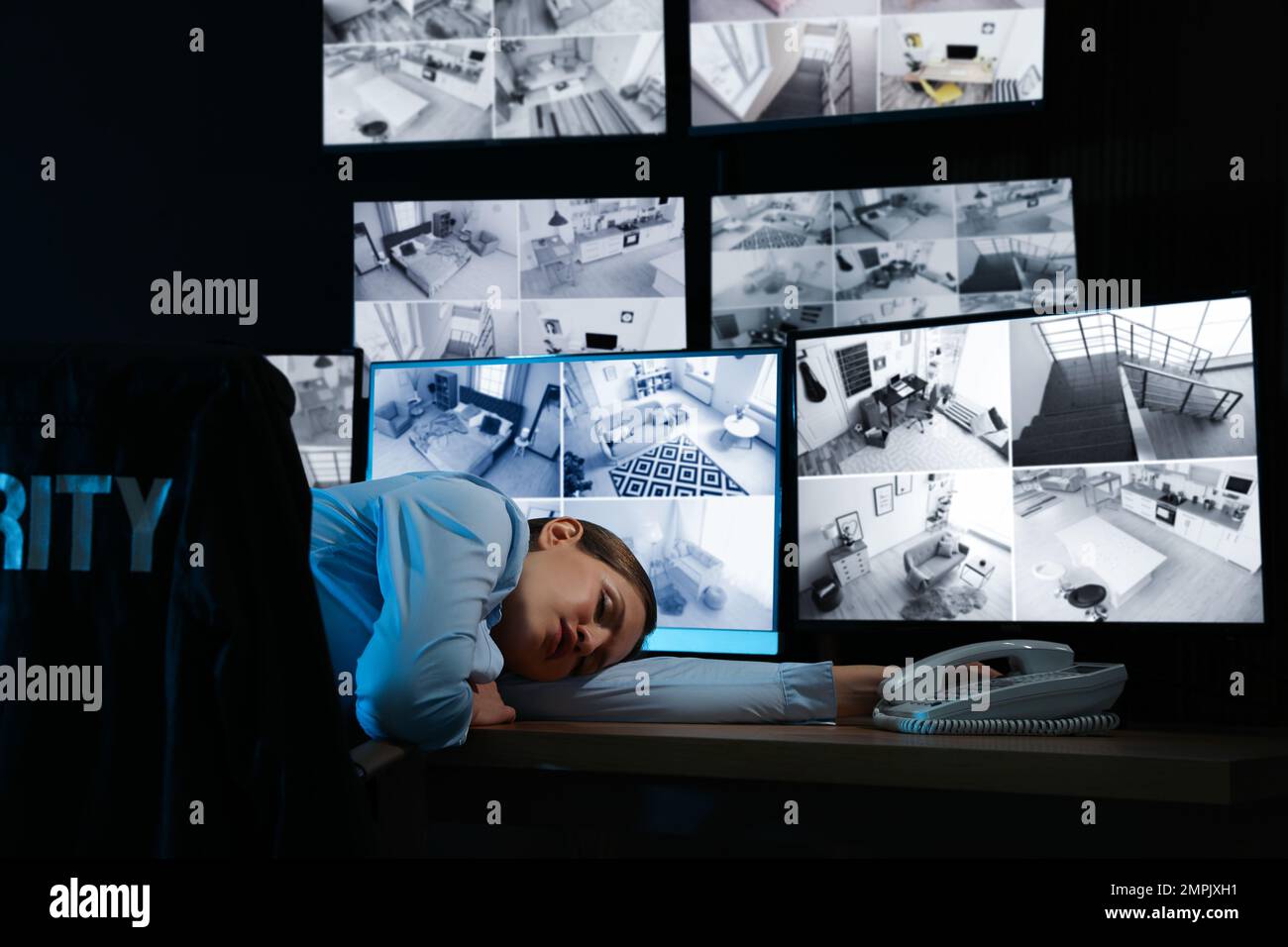 Female security guard night hi-res stock photography and images - Alamy