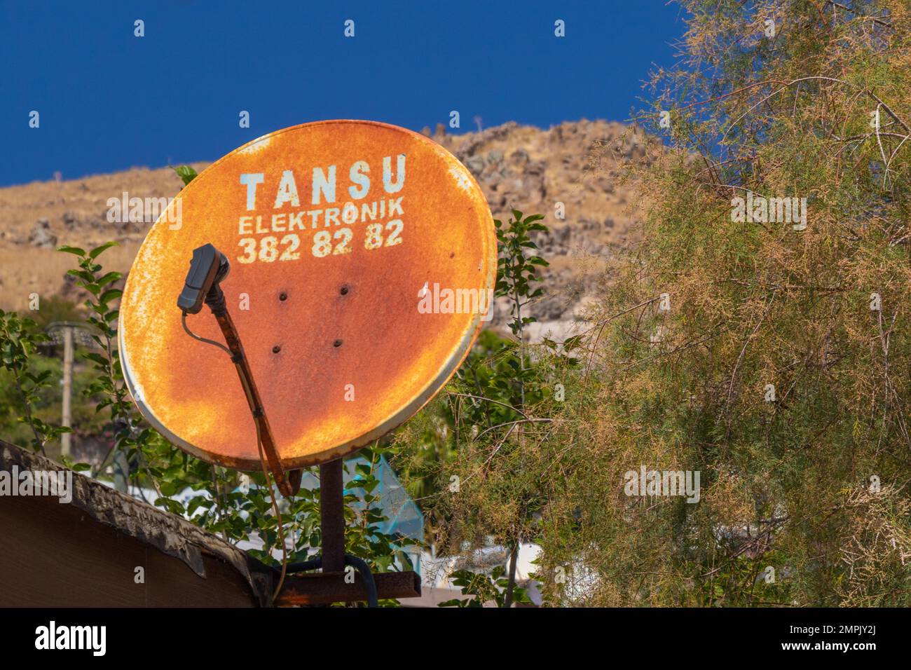 Orange satellite dish hi-res stock photography and images - Alamy