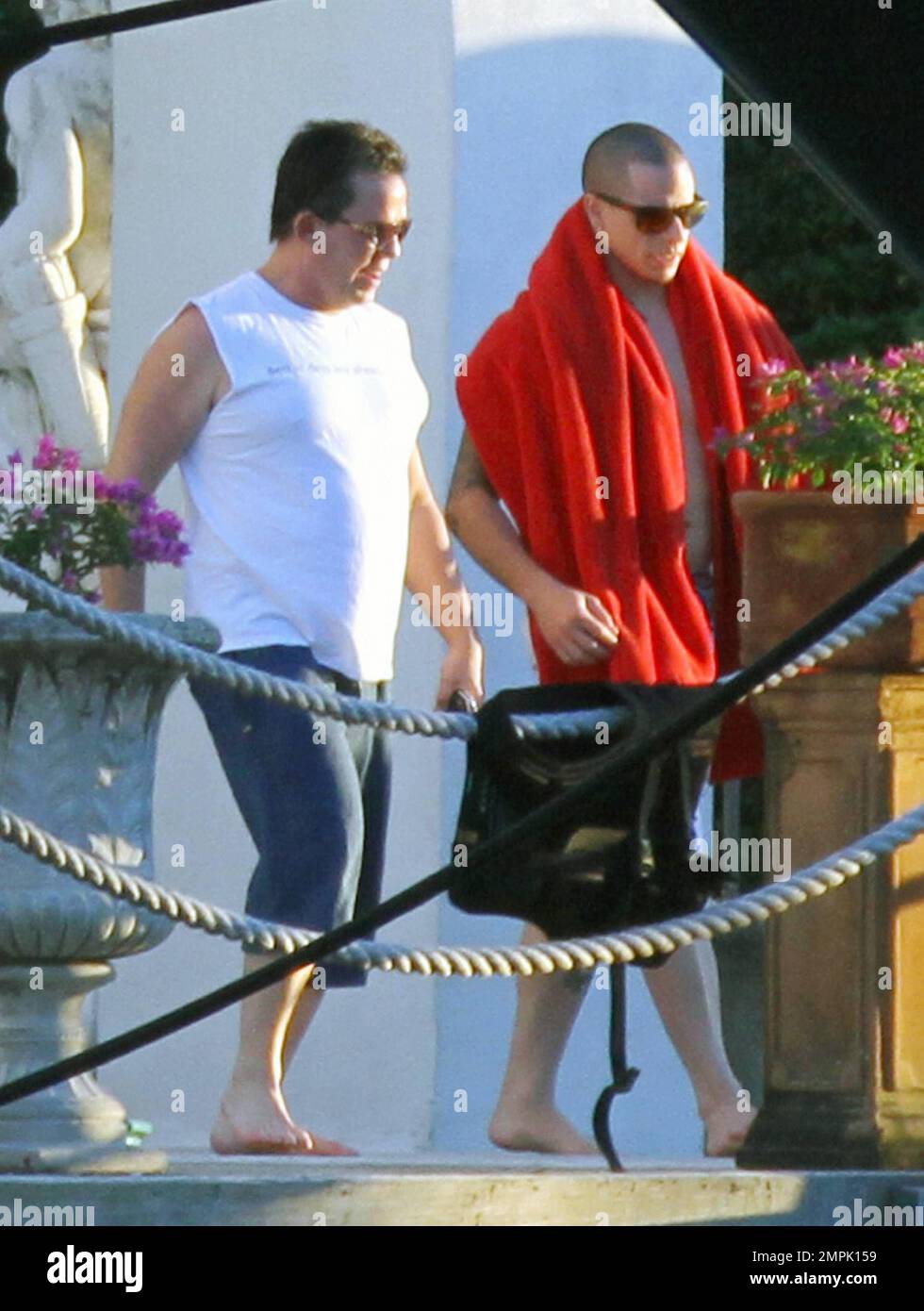 LATIN US AND MEXICO OUT - Casper Smart walks on the dock with a friend ...