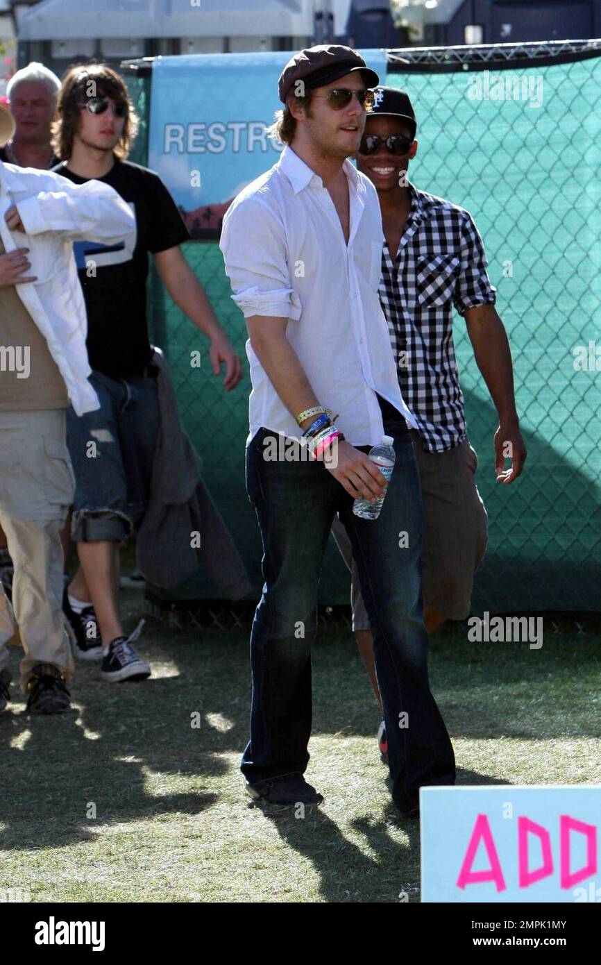 Exclusive!! Cast members of the ABC Family series Greek hang out at the ...