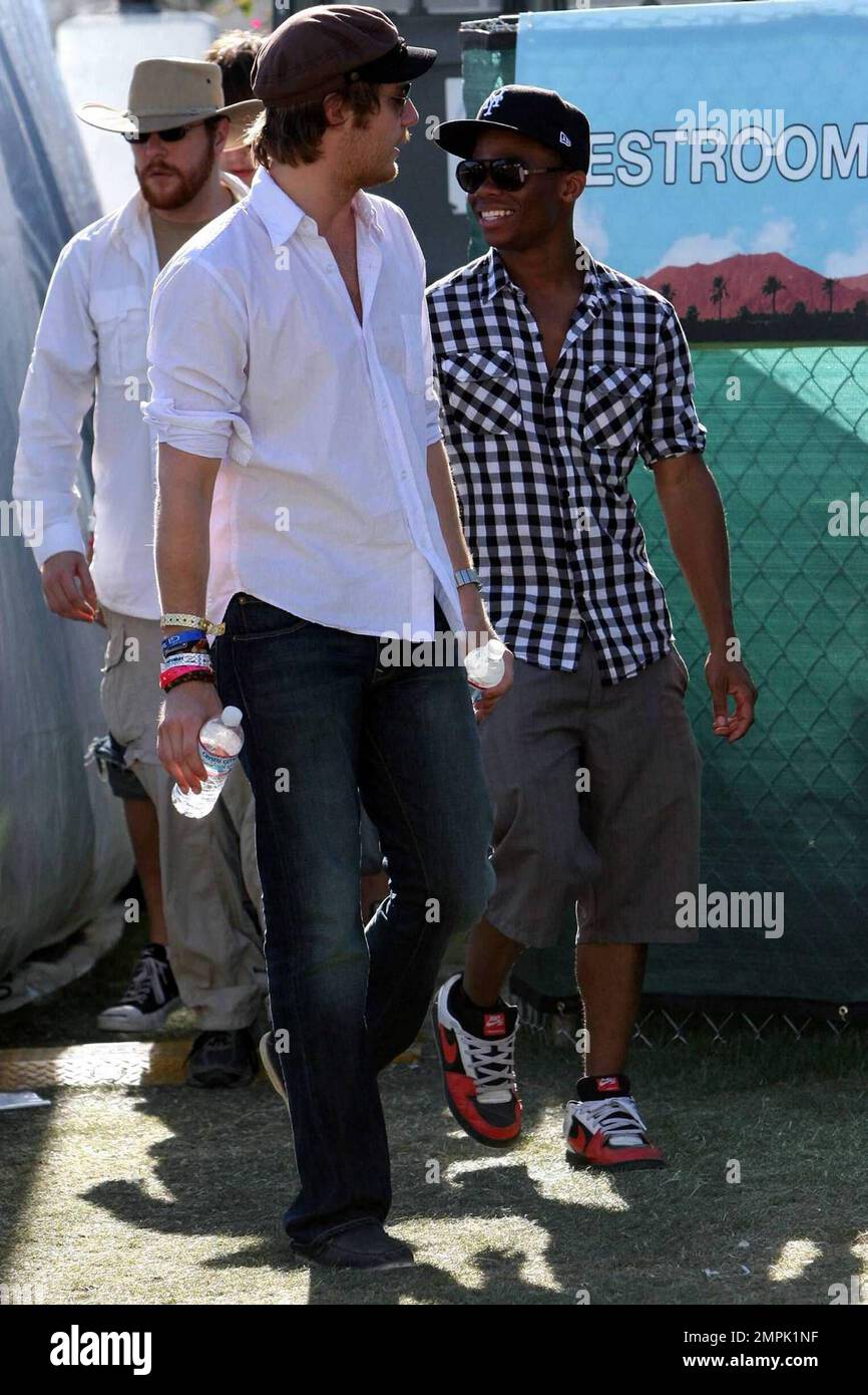 Exclusive!! Cast members of the ABC Family series Greek hang out at the ...