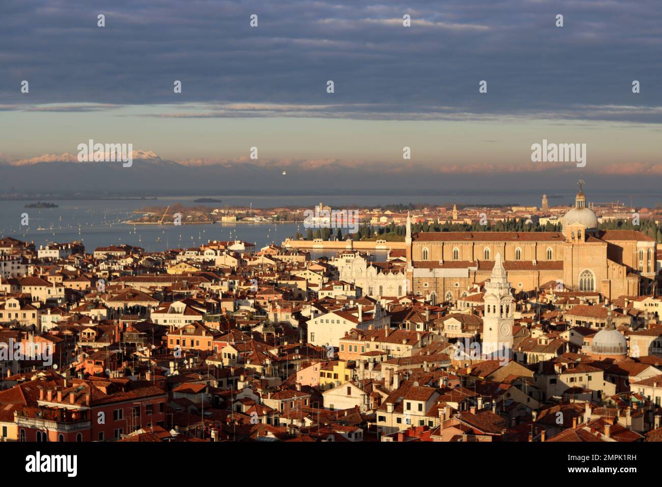 Beautiful evening in Venice. Colorful panoramic photo of famous Italian ...