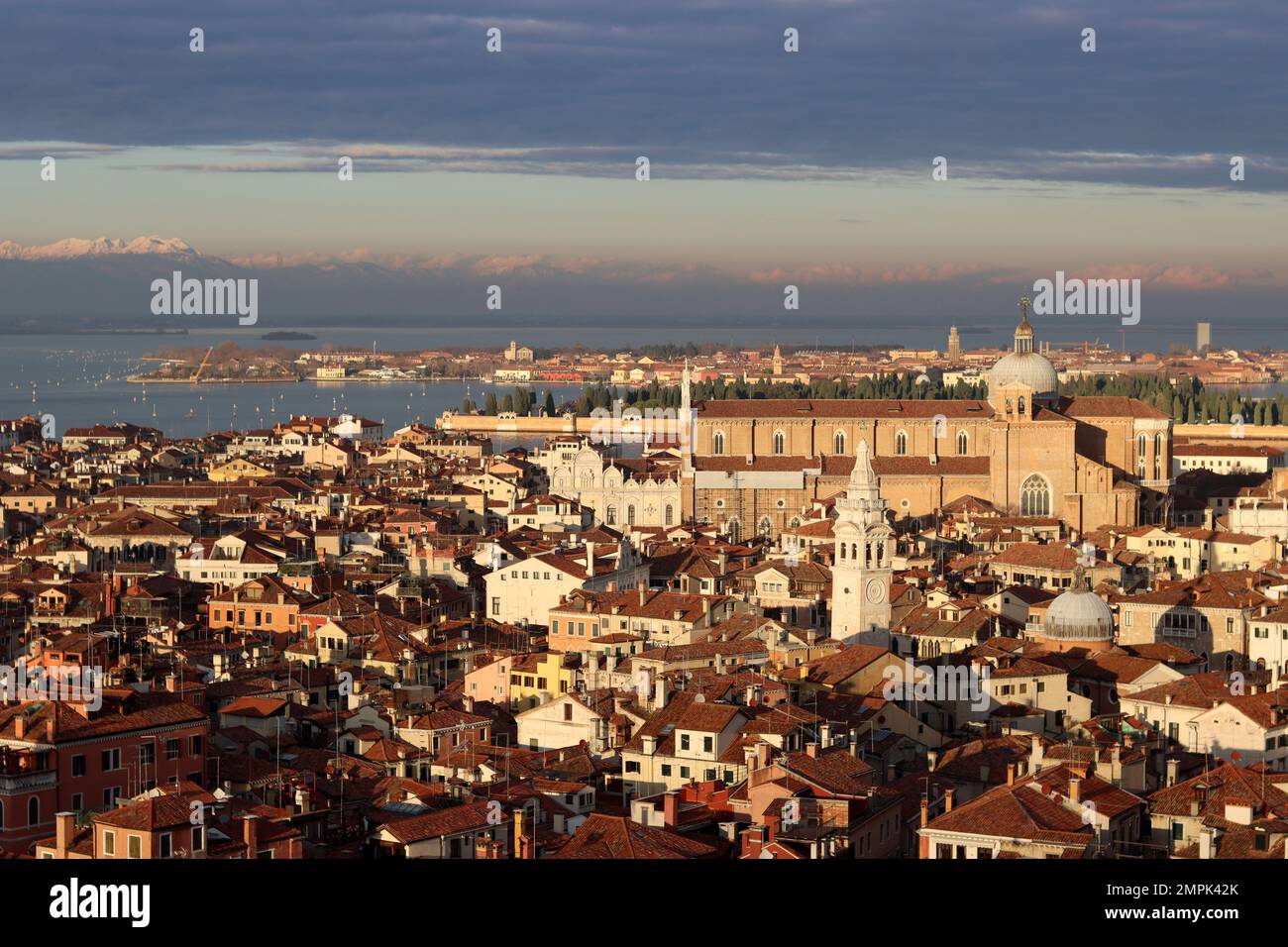 Beautiful evening in Venice. Colorful panoramic photo of famous Italian ...
