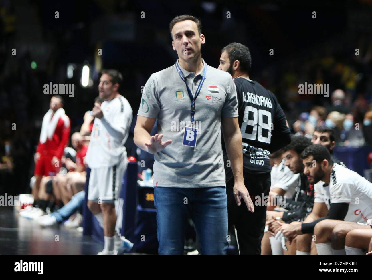 Roberto parrondo hi-res stock photography and images - Alamy