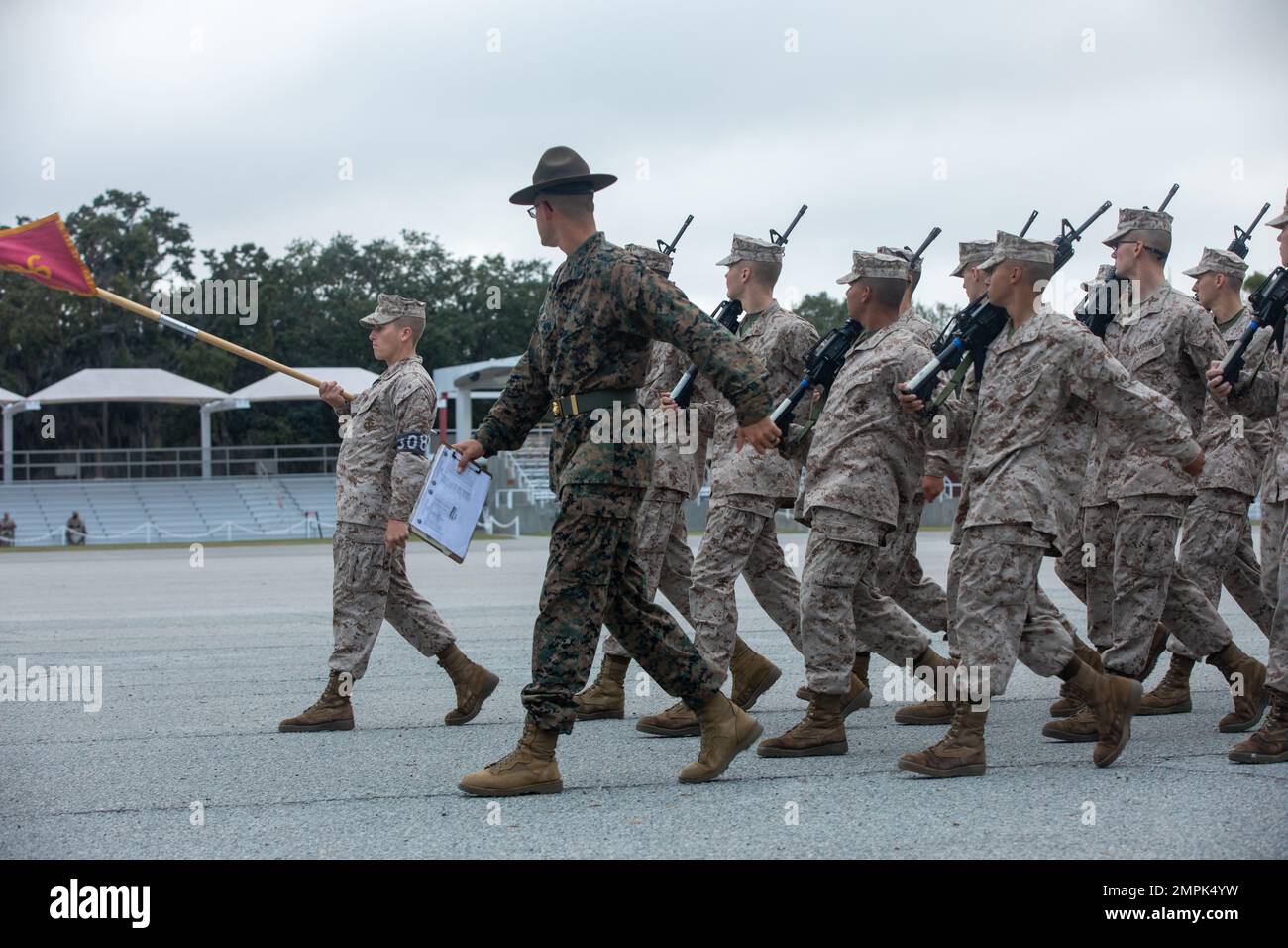 Recruits with Lima Company, 3rd Recruit Training Battalion, practice ...