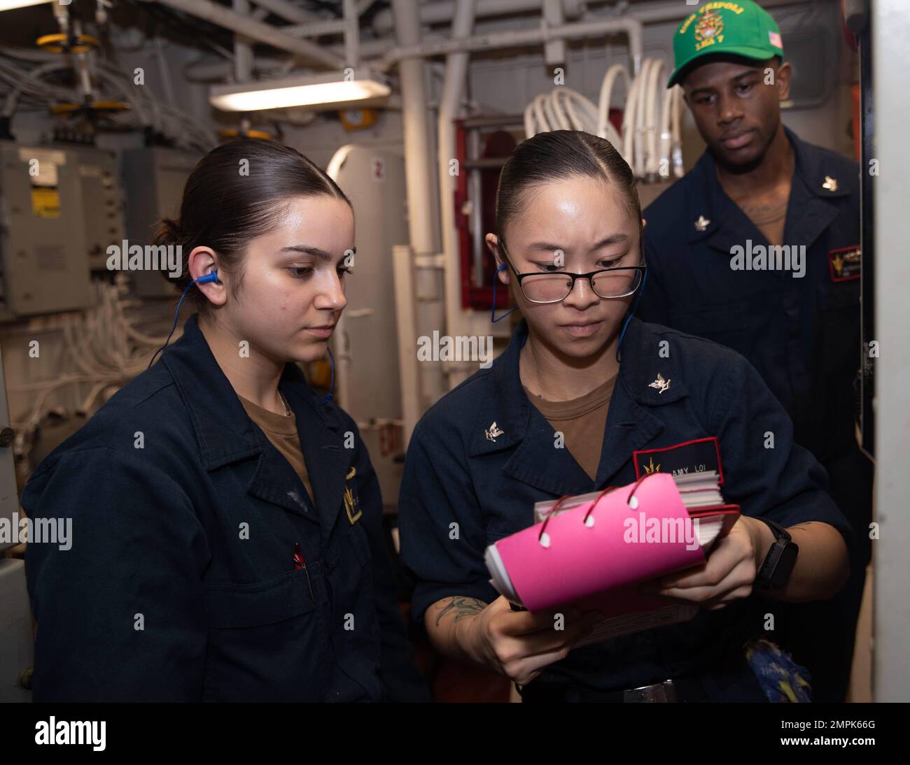 221101-N-EU502-1066 PACIFIC OCEAN (Nov. 1, 2022) – Sailors participate ...