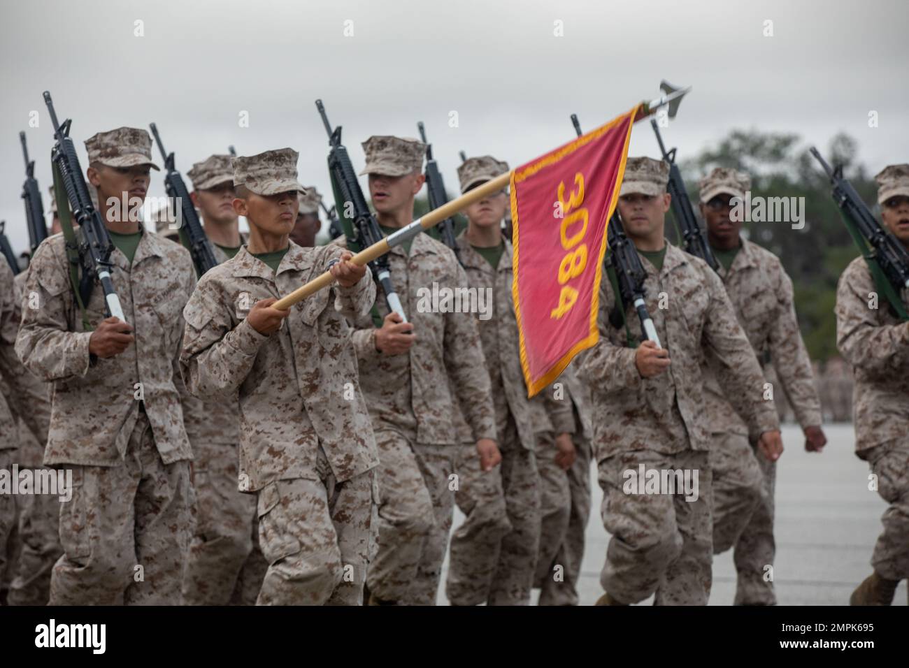 Recruits with Lima Company, 3rd Recruit Training Battalion, practice ...