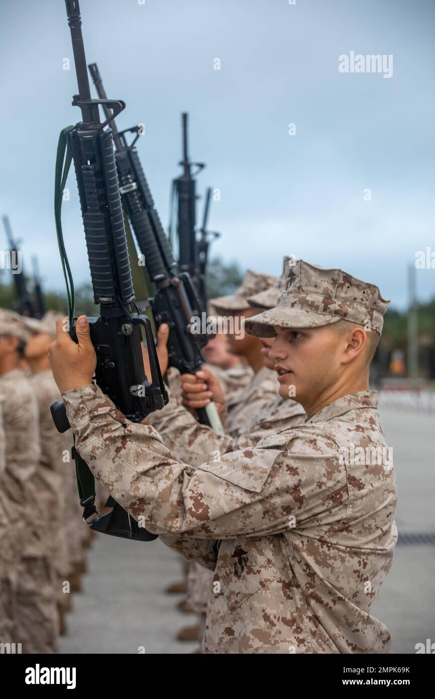 Recruits with Lima Company, 3rd Recruit Training Battalion, practice ...