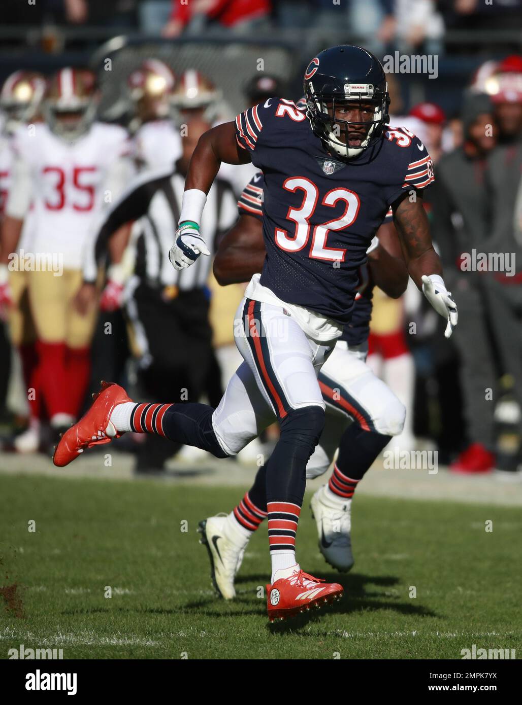 Chicago Bears cornerback Deiondre' Hall (32) blocks on a punt against ...