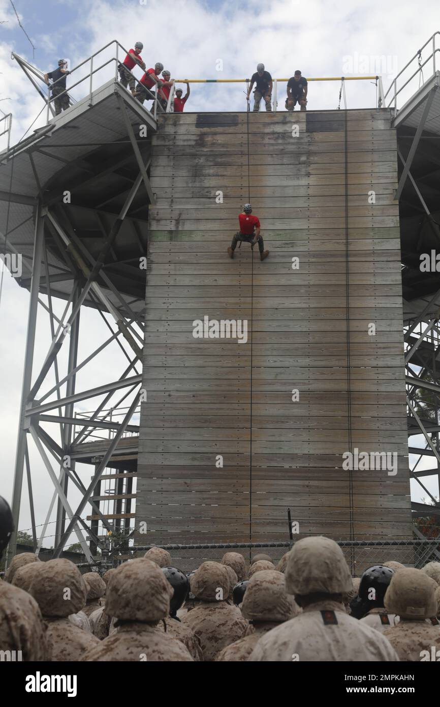 Recruits with Alpha Company, 1st Recruit Training Battalion, learn and ...