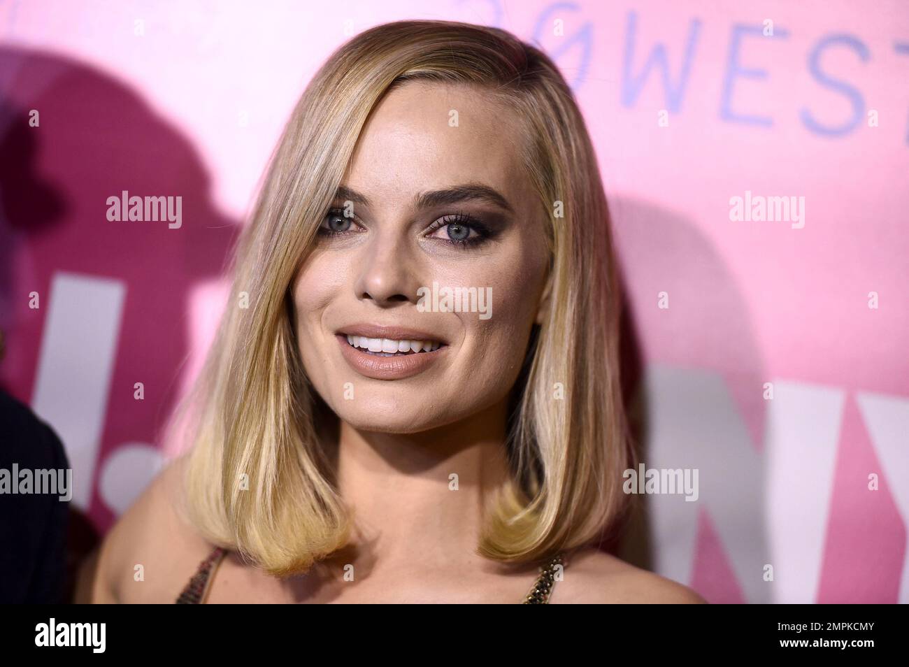 Margot Robbie arrives at the Los Angeles premiere of "I, Tonya" at the ...