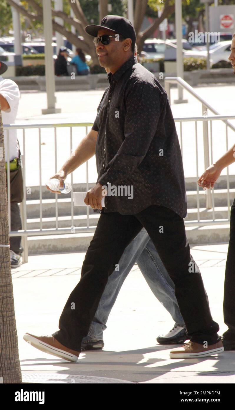 Actor Denzel Washington arrives at the Staples Center for the Lakers vs ...