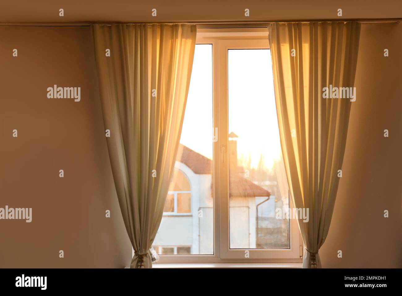 Beige curtains hi-res stock photography and images - Alamy