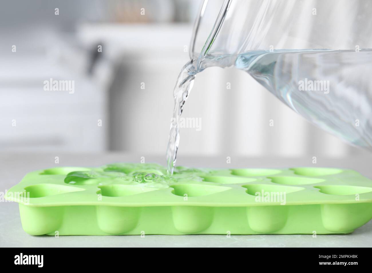 Pouring water into ice tray hi-res stock photography and images - Alamy