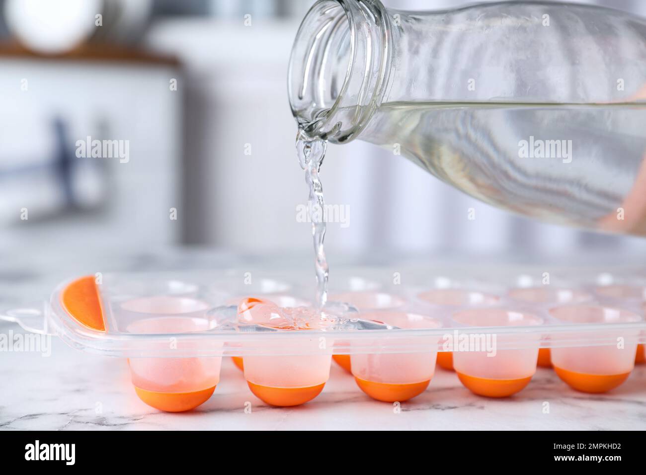 Pouring water into ice tray hi-res stock photography and images - Alamy