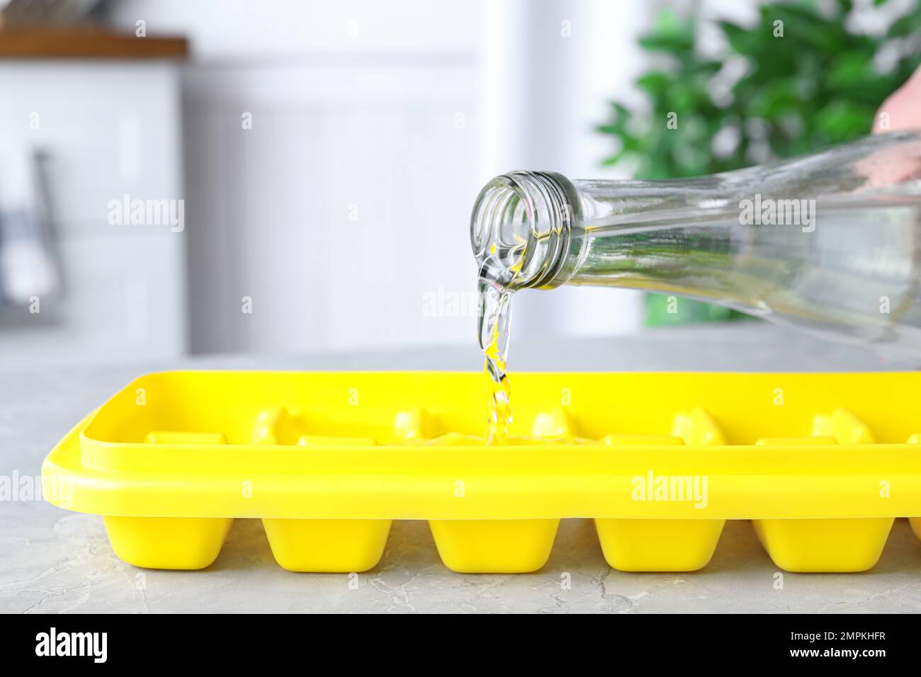 Pouring water into ice tray hi-res stock photography and images - Alamy
