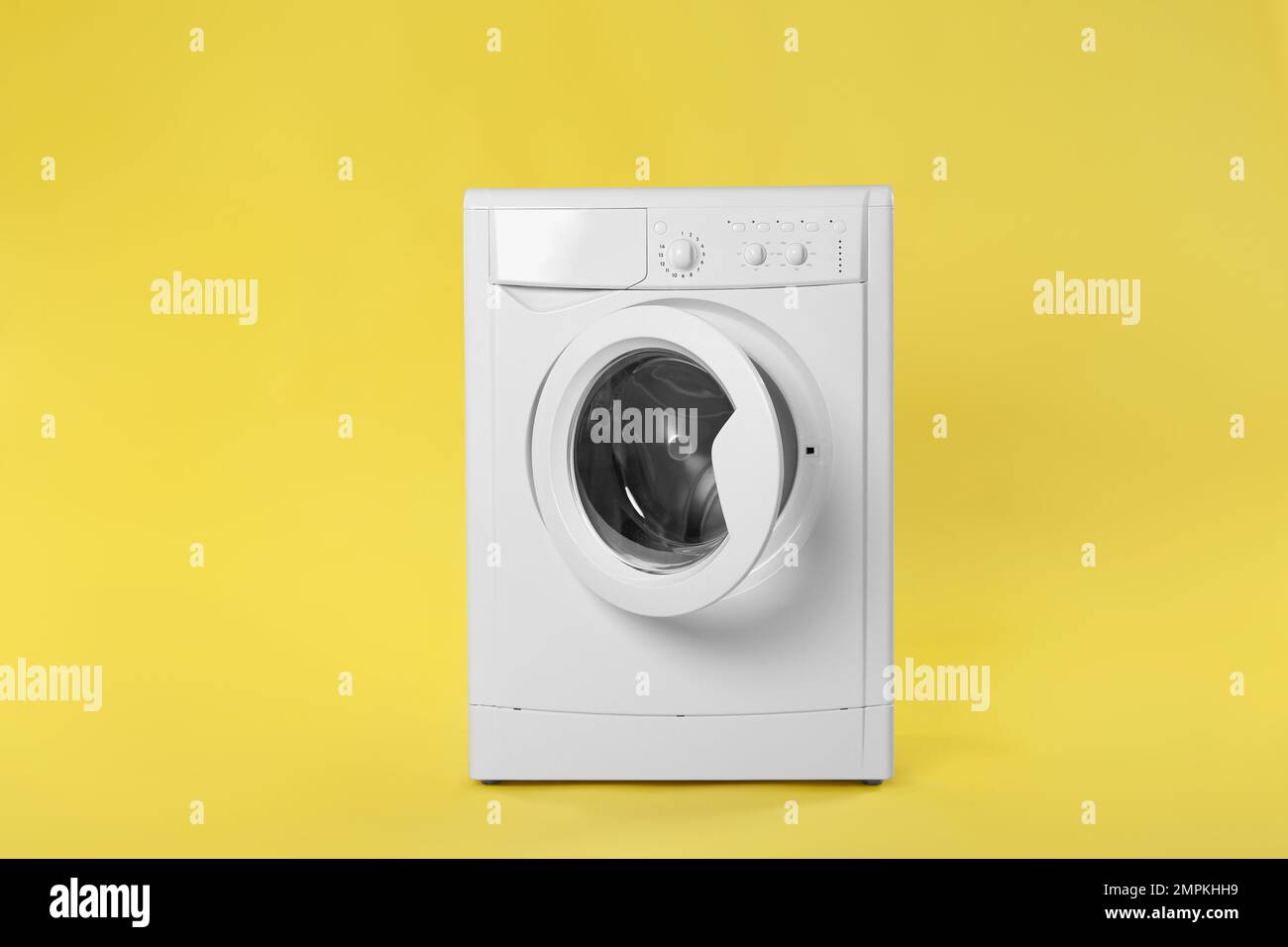 Empty washing machine cleaning cycle hi-res stock photography and ...
