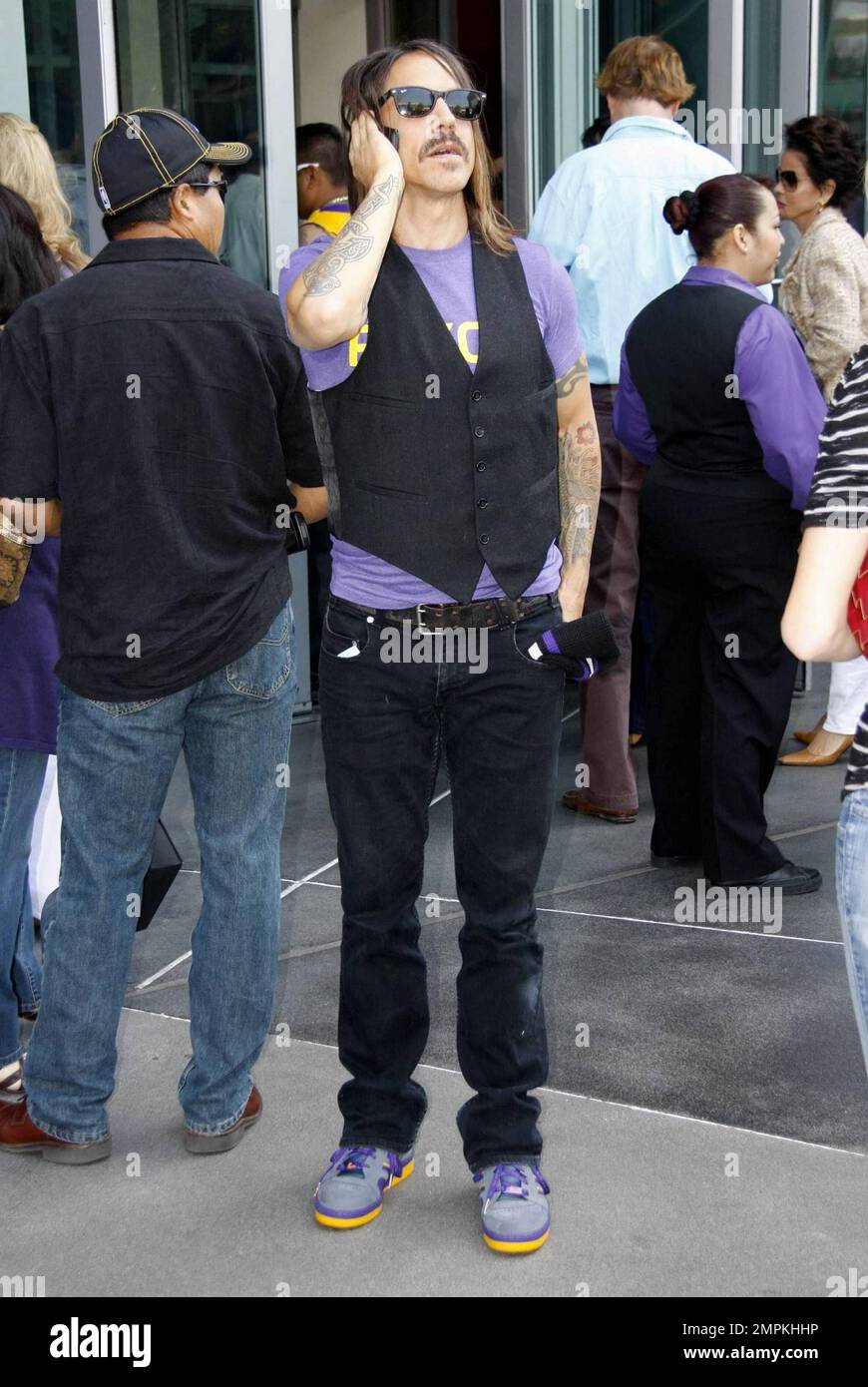 Anthony kiedis moustache hi-res stock photography and images - Alamy