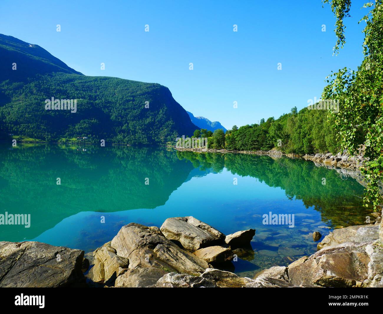 Lake turquoise water hi-res stock photography and images - Alamy