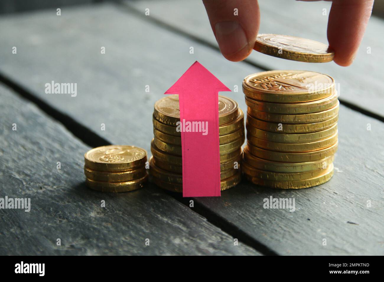 Gold coins pile photo hi-res stock photography and images - Alamy