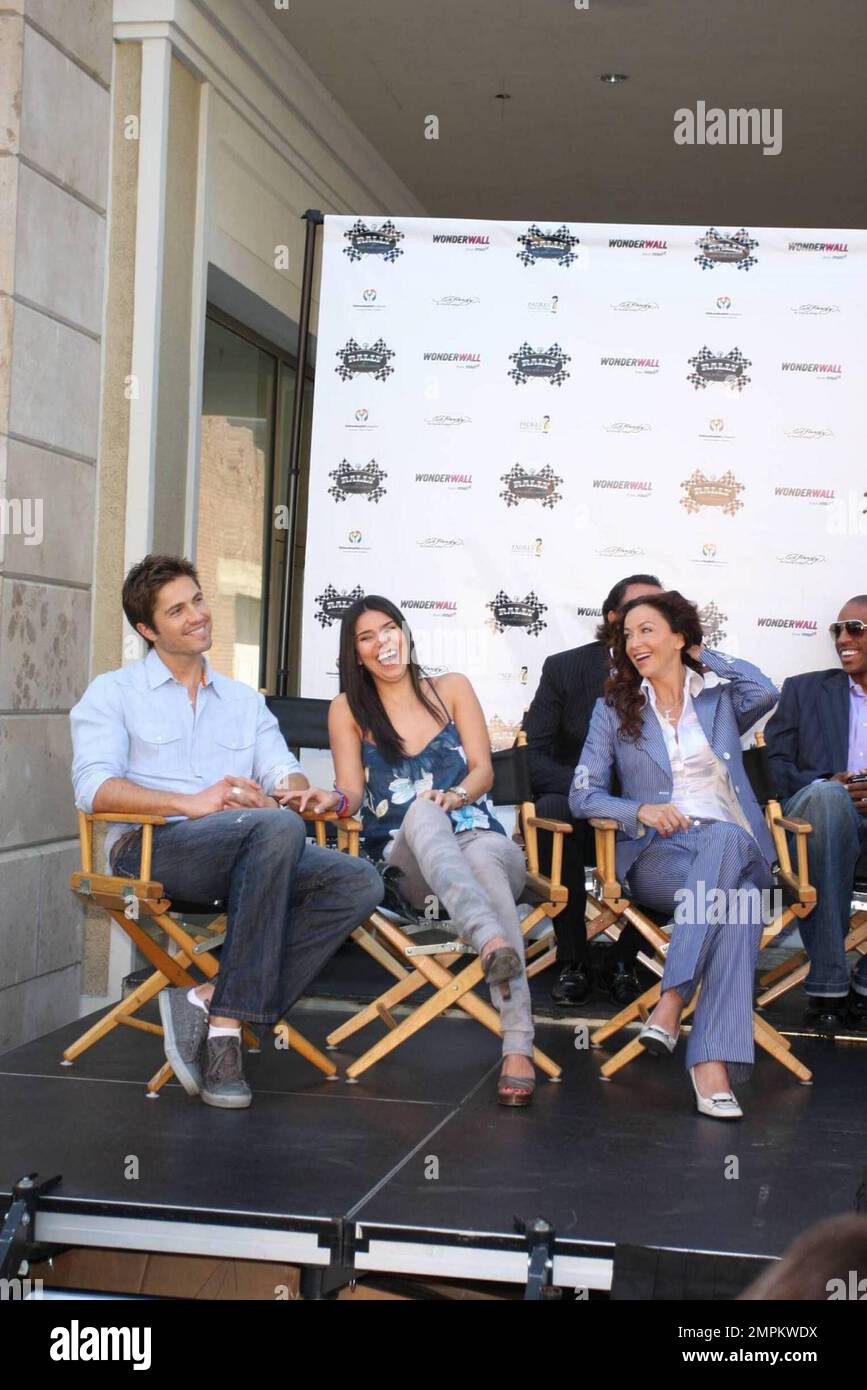Eva Longoria takes the stage with Rosalyn Sanchez, Sofia Milos, Laura ...