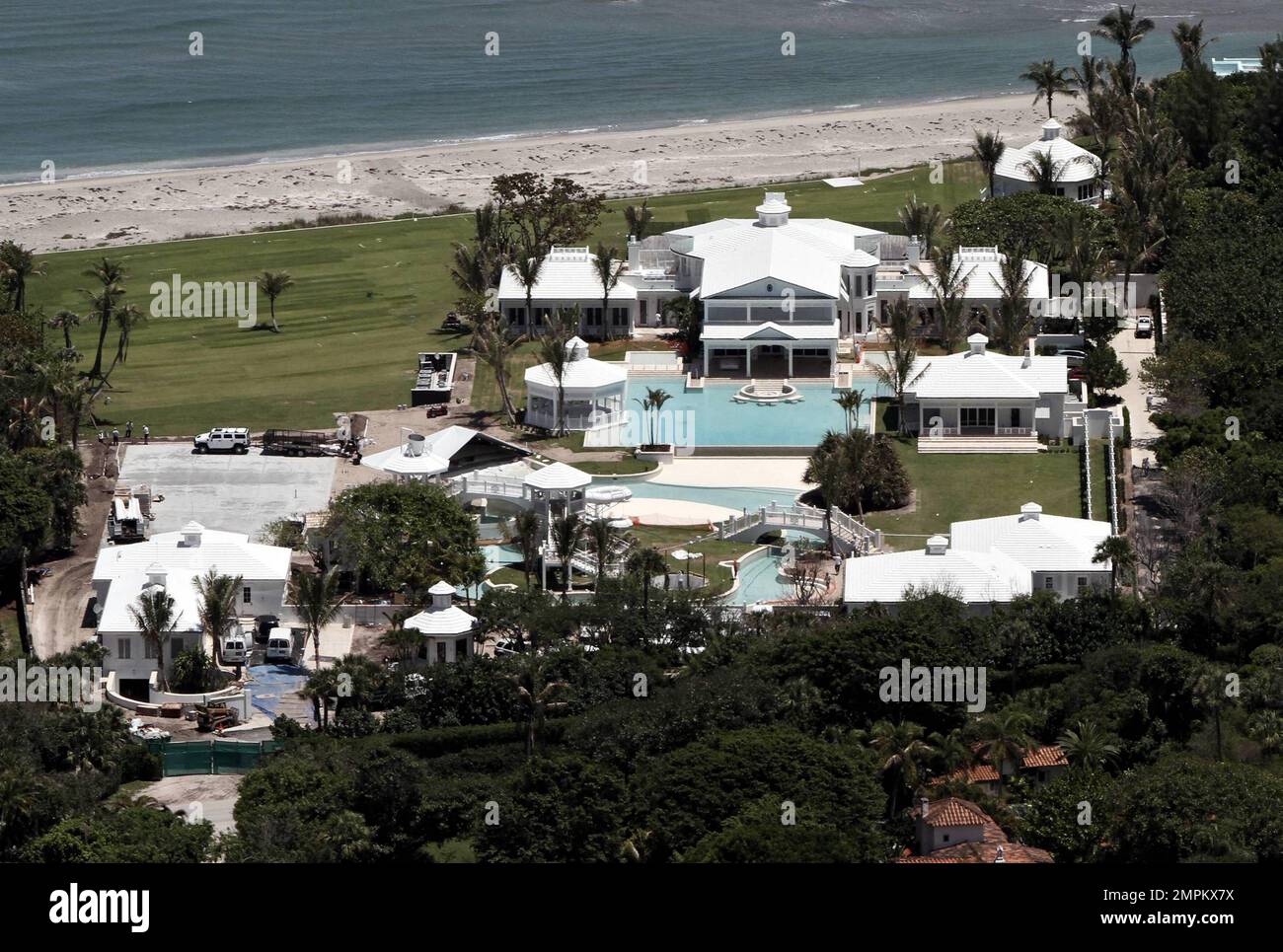 Aerial views of Celine Dion's new waterfront paradise on Jupiter Island ...