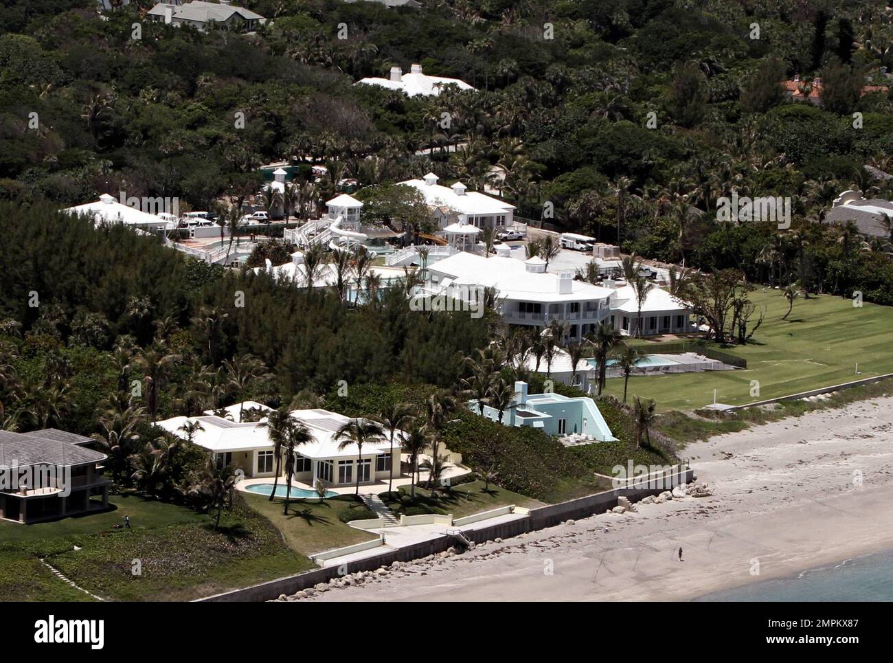 Aerial views of Celine Dion's new waterfront paradise on Jupiter Island ...