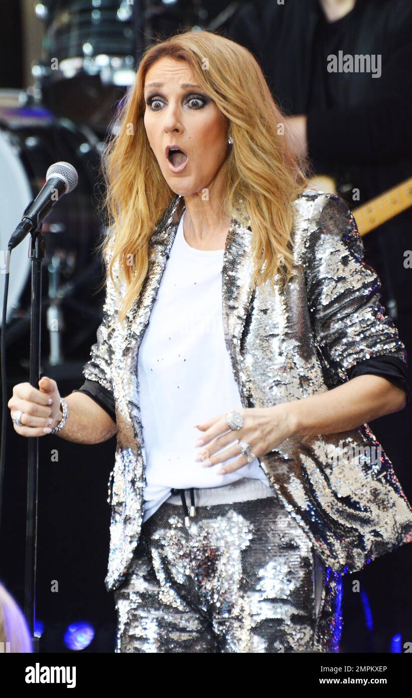 Celine dion singing new hi-res stock photography and images - Alamy