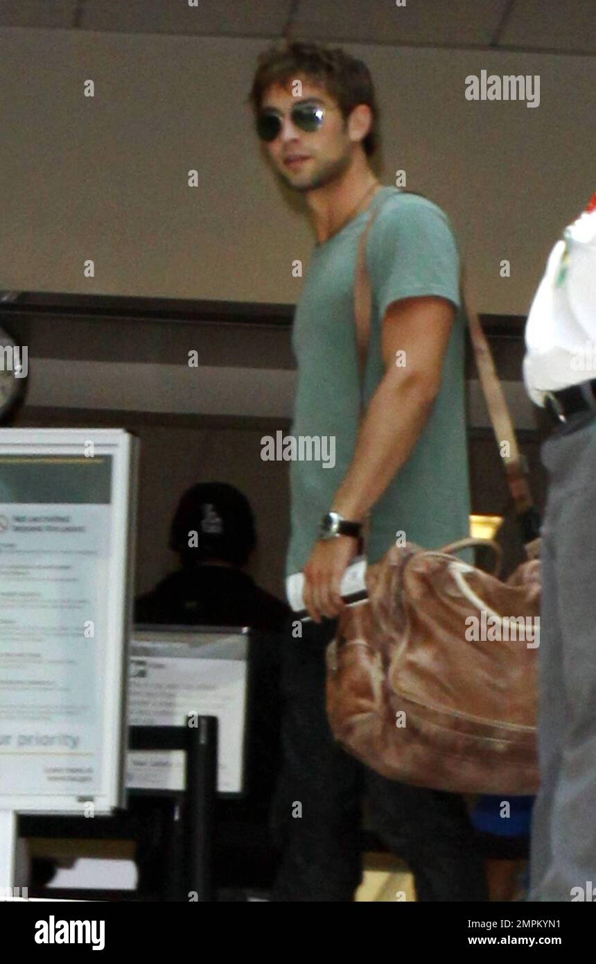 EXCLUSIVE!! Hunky "Gossip Girl" star Chace Crawford goes for the ...