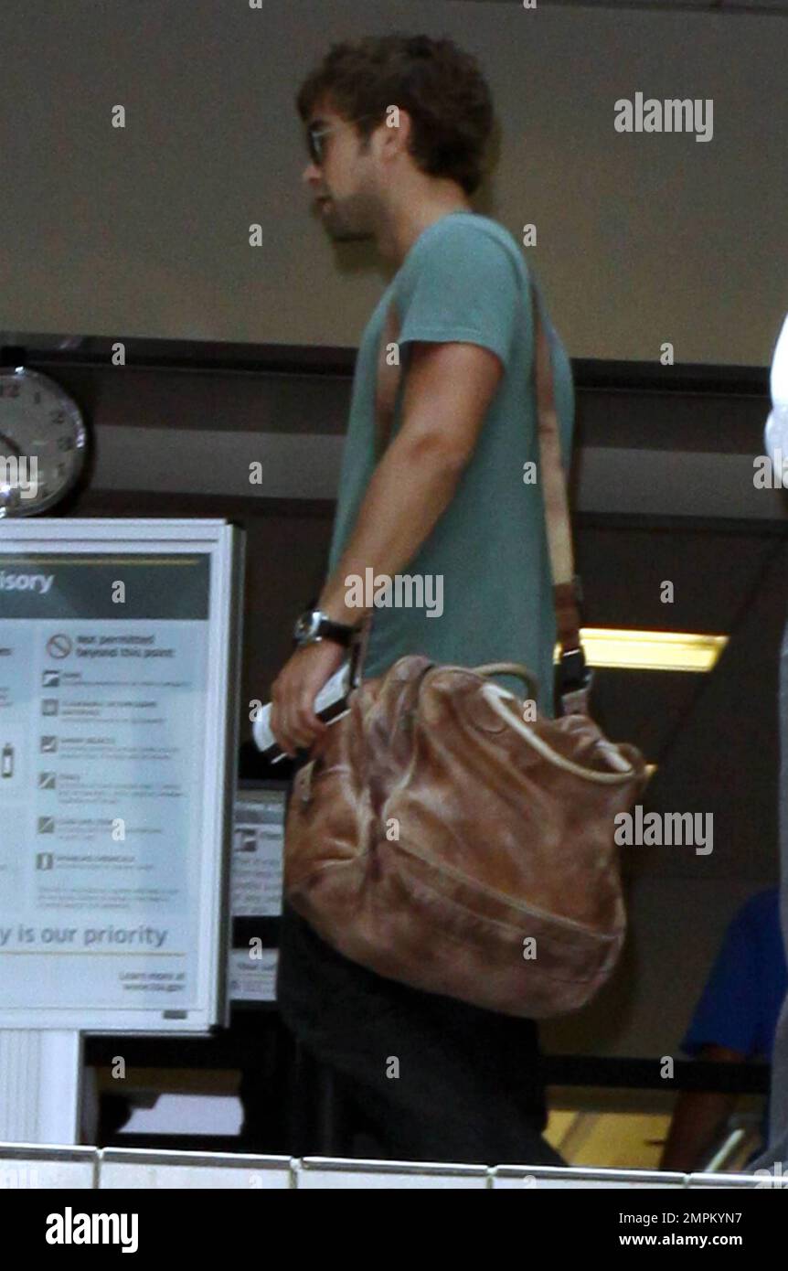 EXCLUSIVE!! Hunky "Gossip Girl" star Chace Crawford goes for the ...