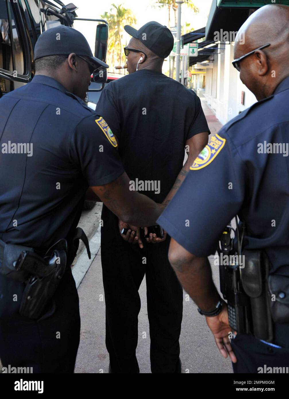 EXCLUSIVE!! While out shopping and having lunch with fianc e Evelyn ...