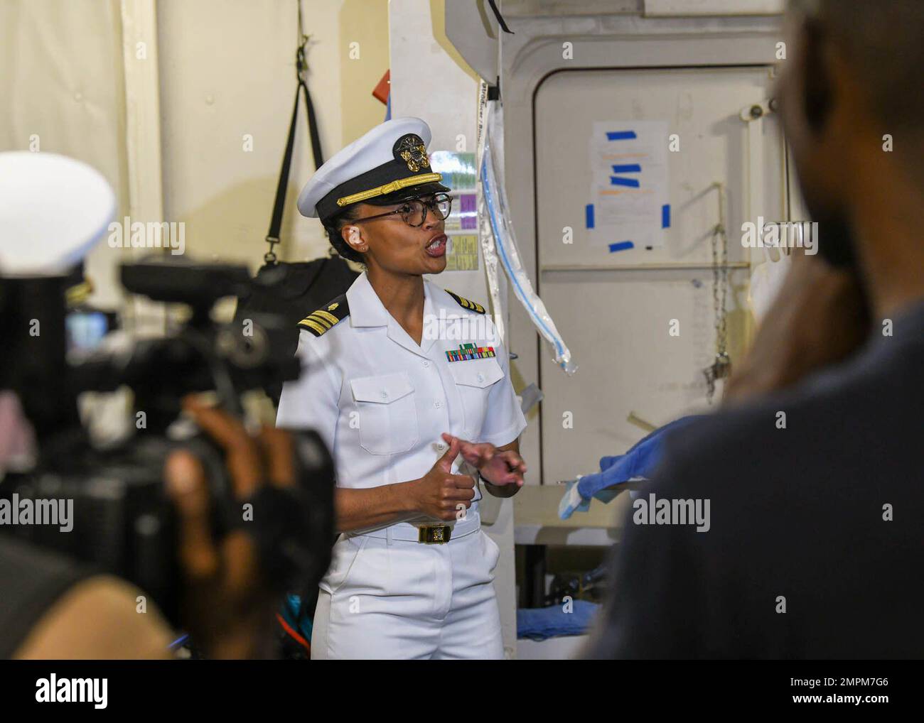 LUANDA, Angola (Nov. 3, 2022) Lt. Cmdr. Talitha Moton, center, surgeon ...