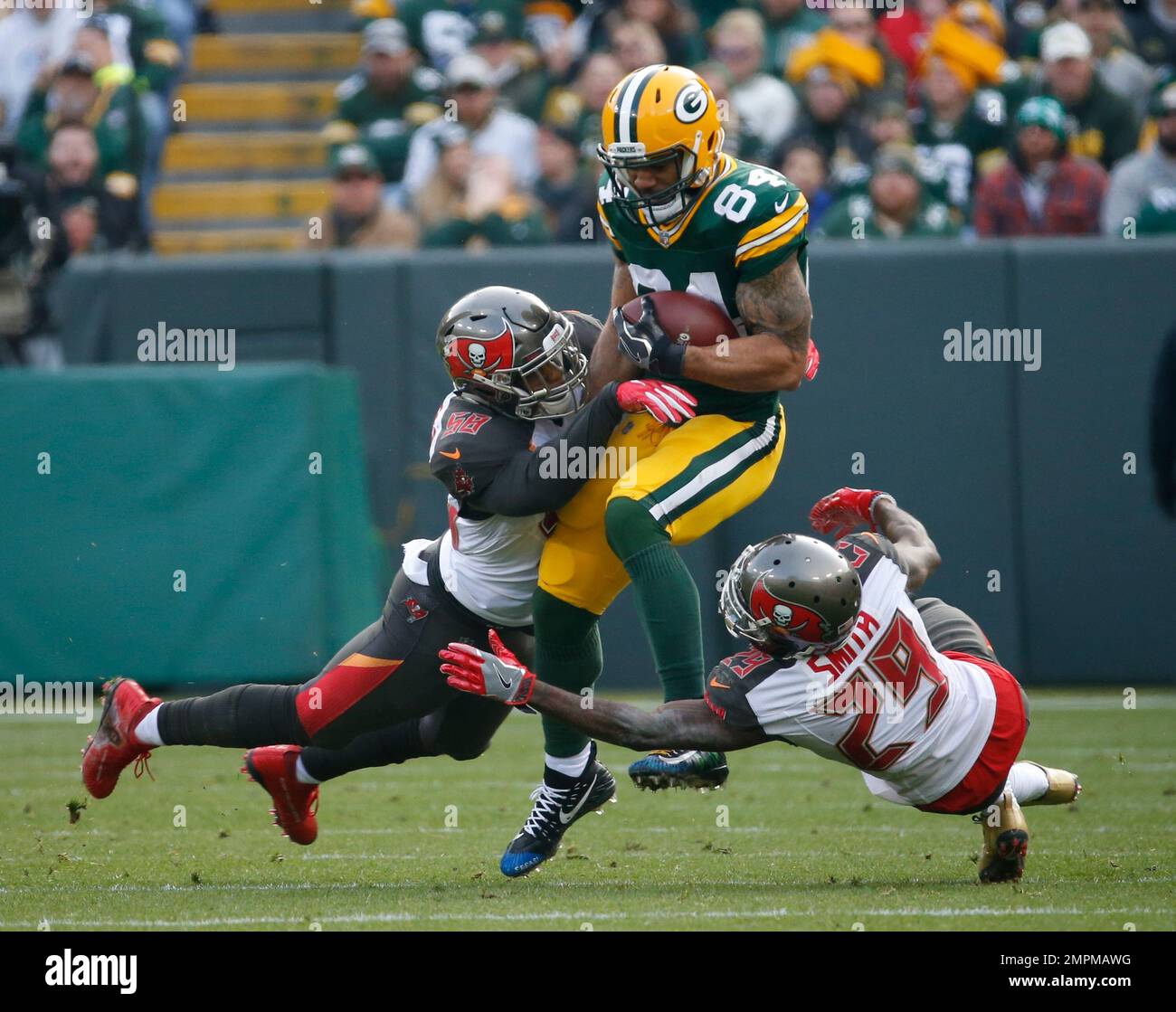 Green Bay Packers' Lance Kendricks catches a pass between Tampa Bay ...