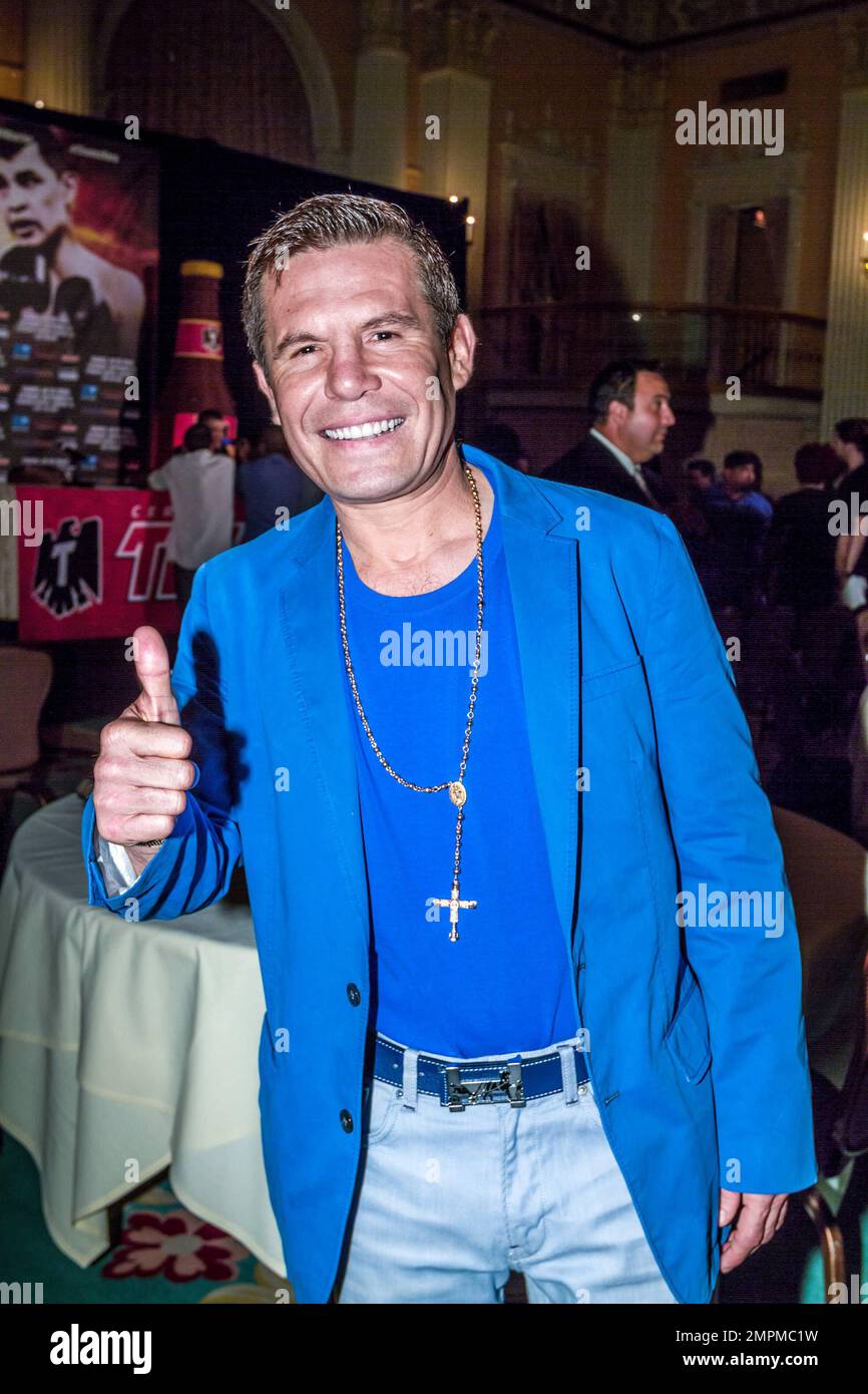Pro boxer Julio Cesar Chavez Jr (46-1-1, 32 KOs) (left) and Pro boxer ...