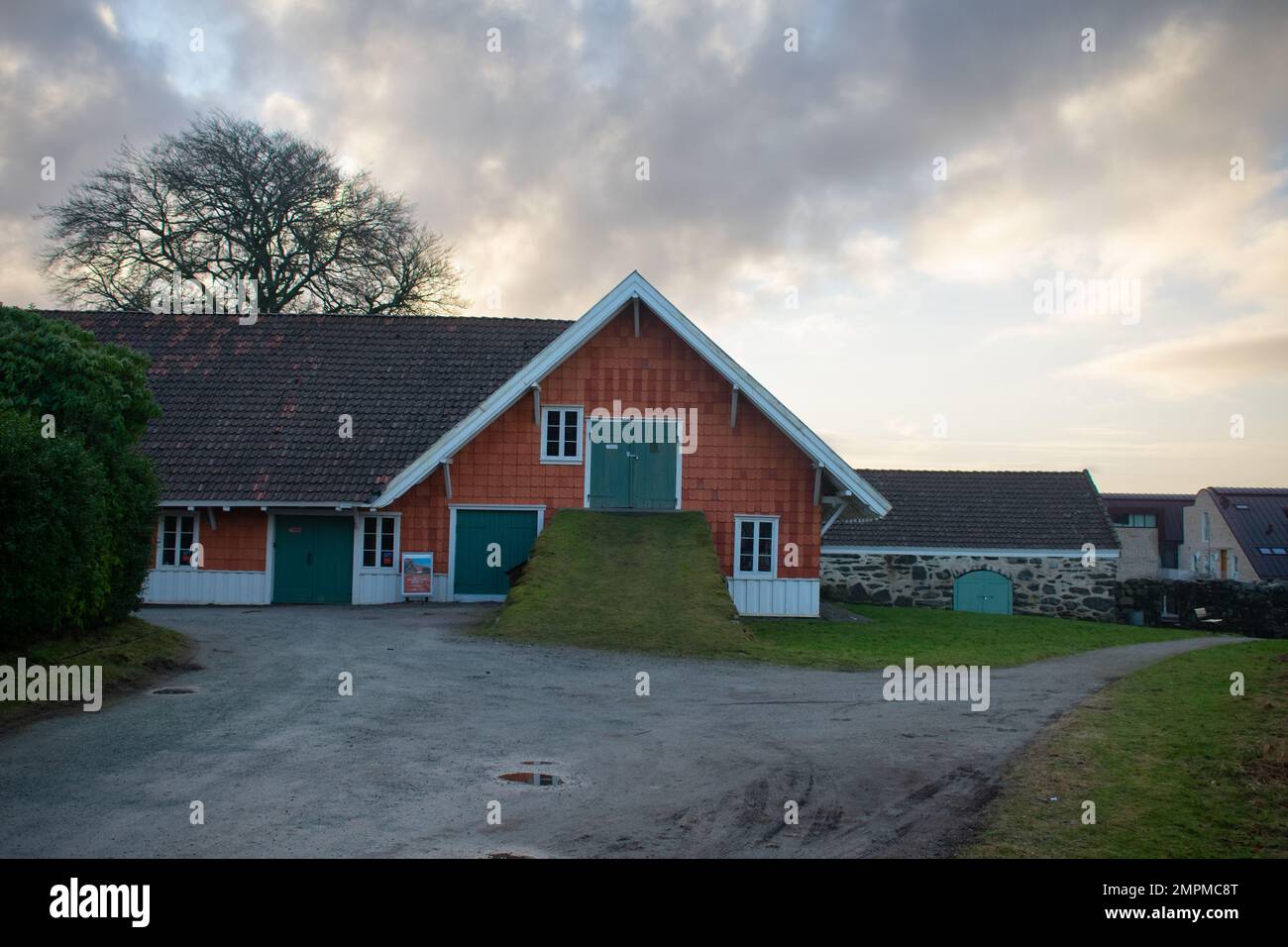 Classic red barn hi-res stock photography and images - Alamy