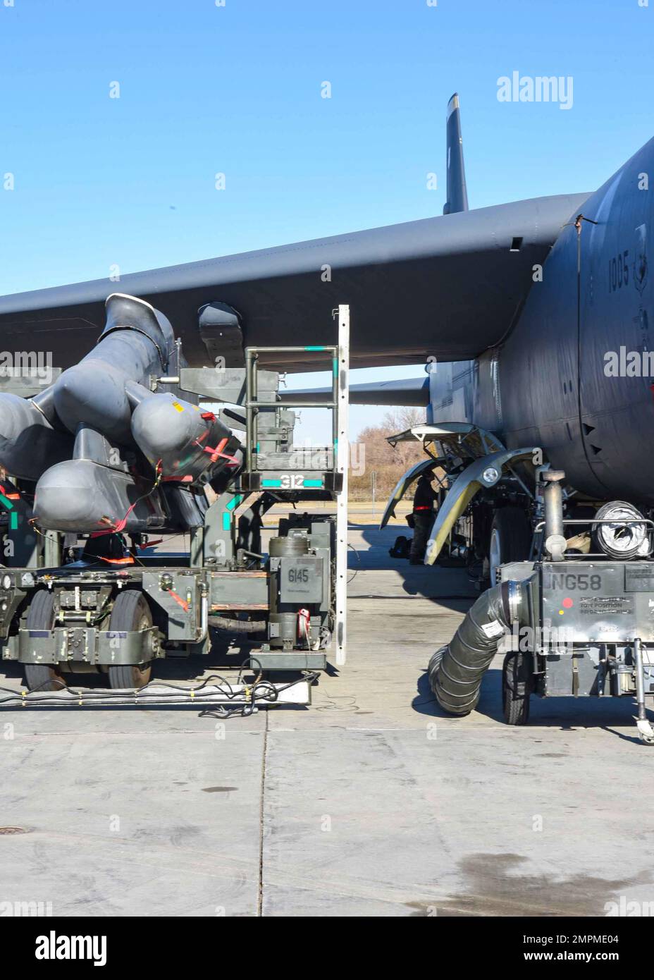 Team Minot Airmen load weapons into a B-52H Stratofortress during ...