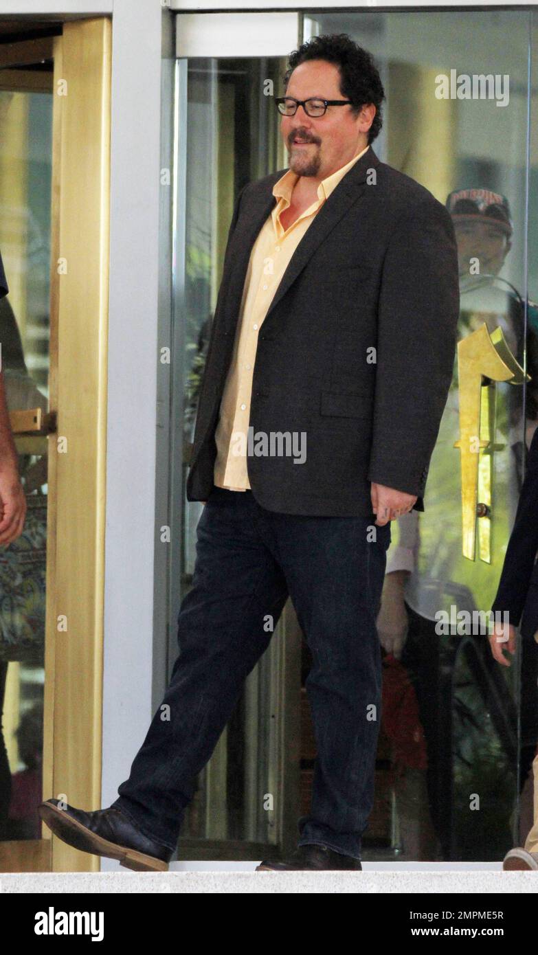 Sofia Vergara films scenes with Jon Favreau and Emjay Anthony in the ...