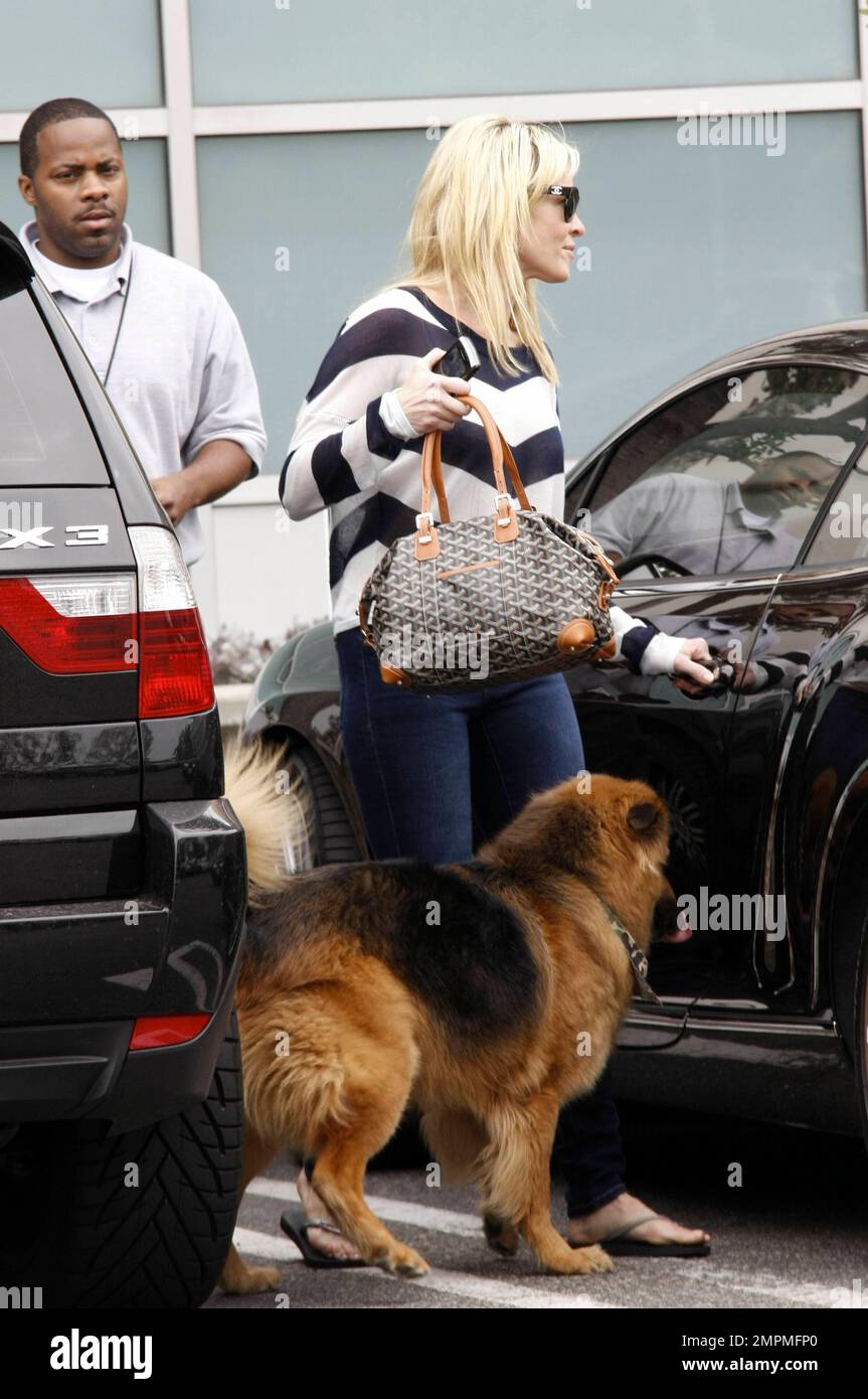 "Chelsea Lately Show" host Chelsea Handler and her dog Chunk get into ...