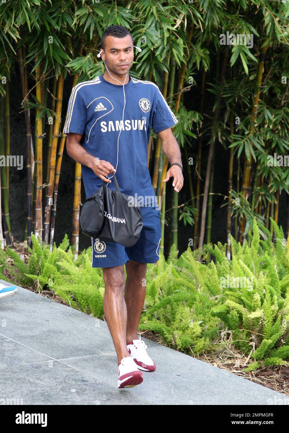 Ashley c`ole signs for chelsea hi-res stock photography and images - Alamy