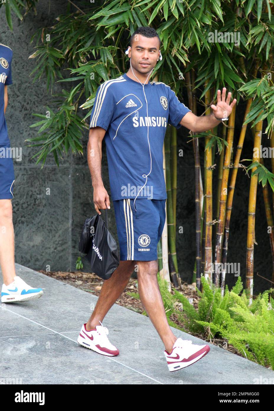 Ashley c`ole signs for chelsea hi-res stock photography and images - Alamy