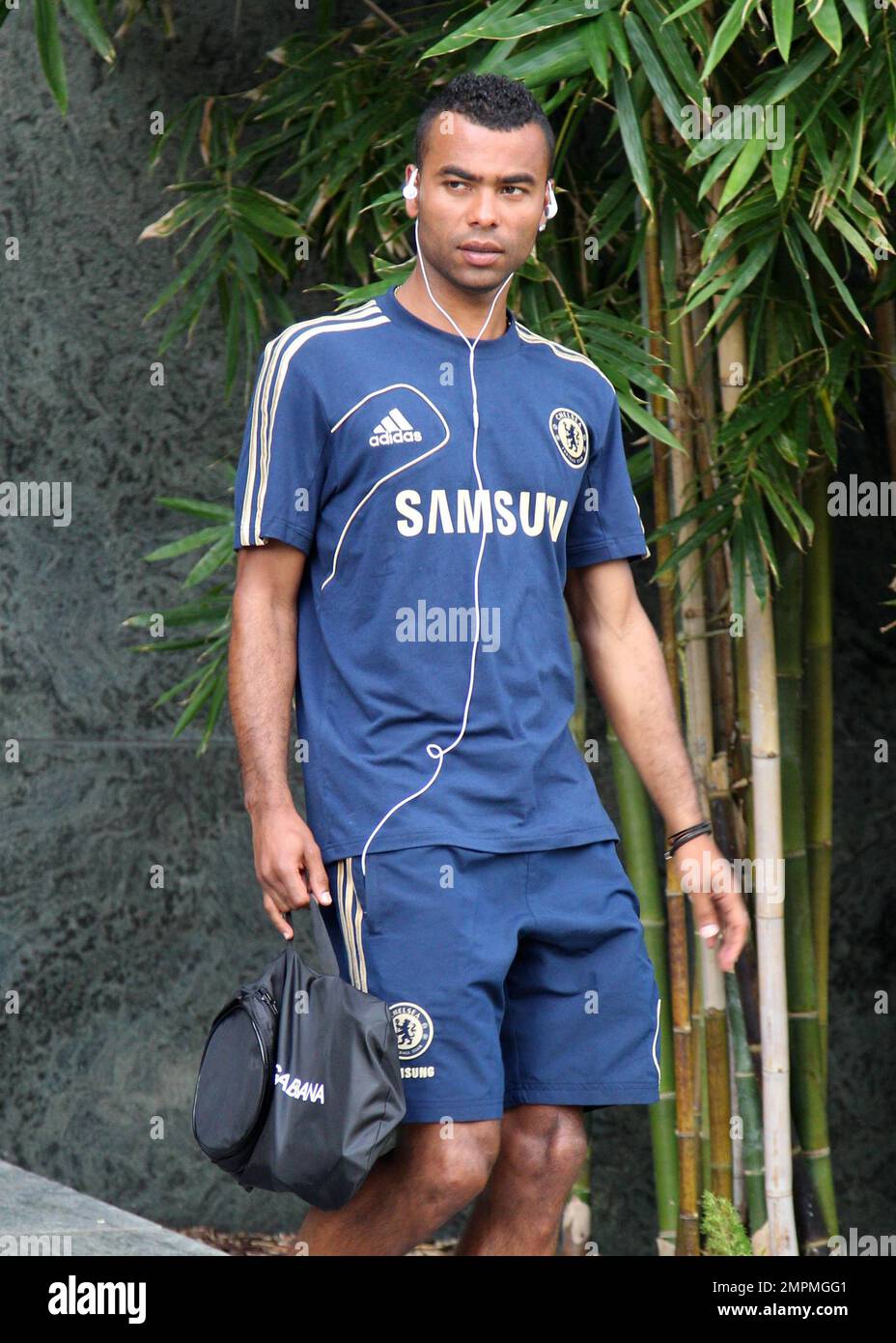 Ashley c`ole signs for chelsea hi-res stock photography and images - Alamy