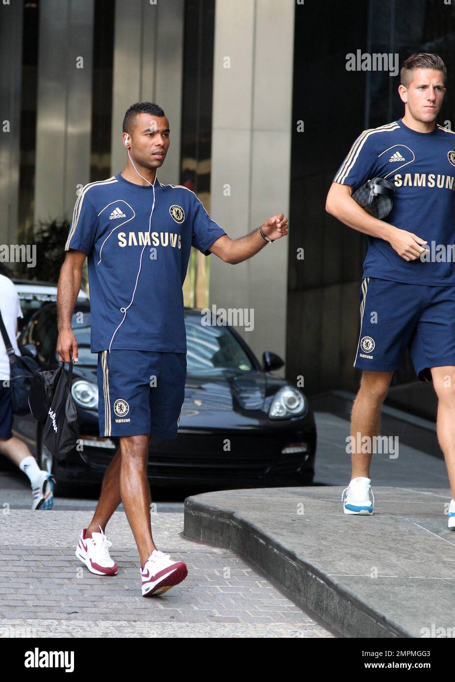 Ashley c`ole signs for chelsea hi-res stock photography and images - Alamy