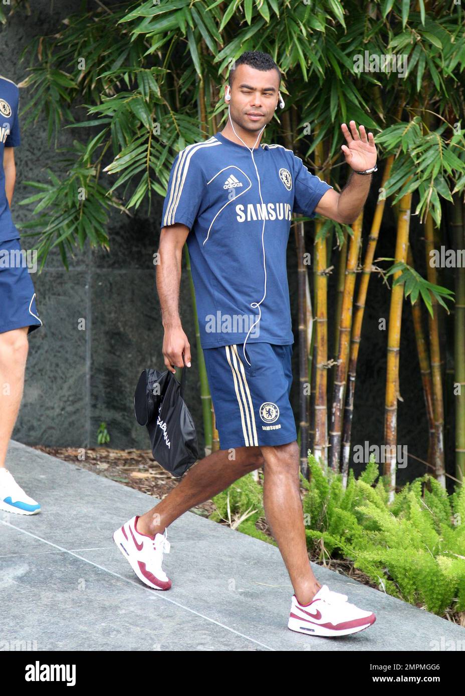 Ashley c`ole signs for chelsea hi-res stock photography and images - Alamy