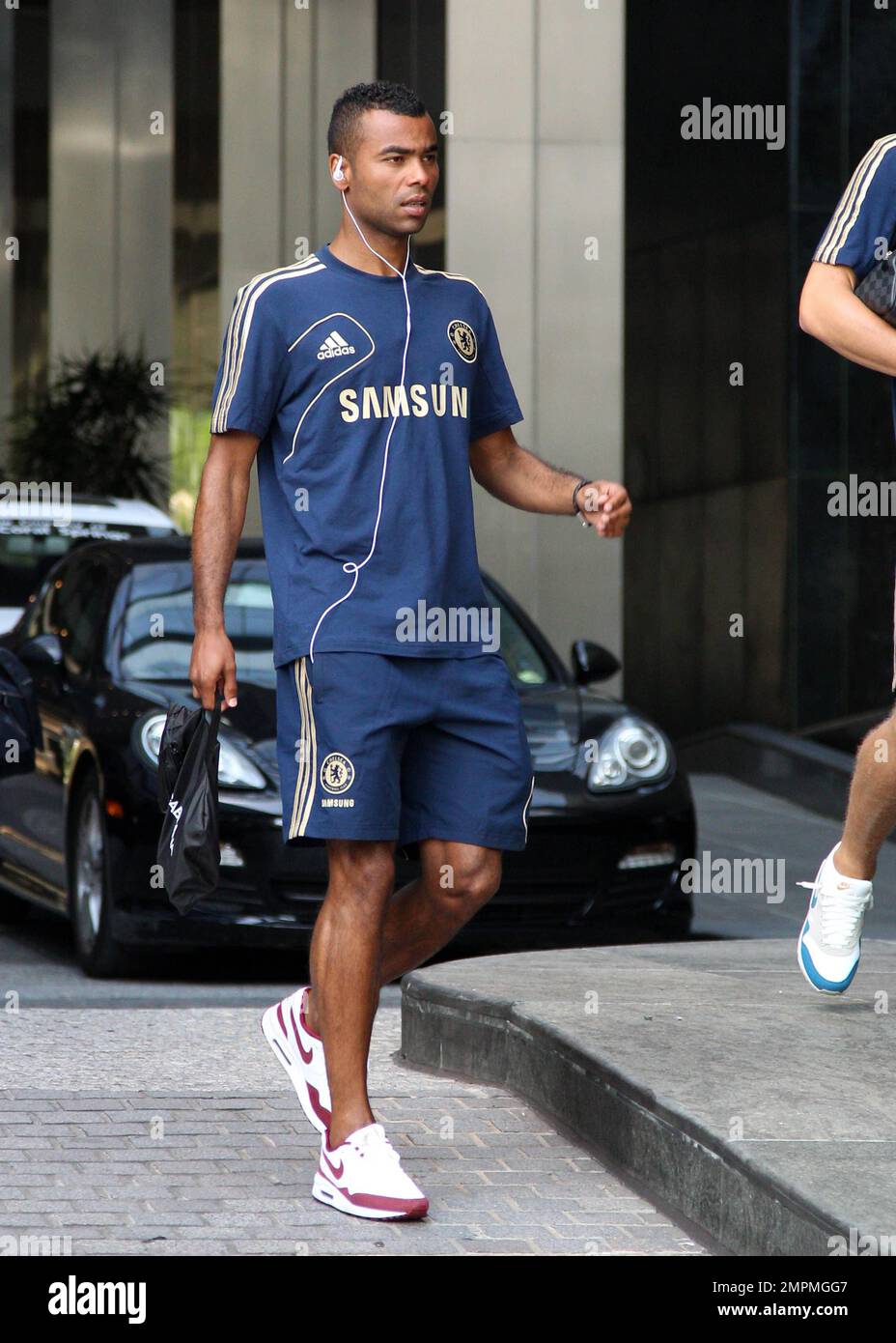 Ashley c`ole signs for chelsea hi-res stock photography and images - Alamy